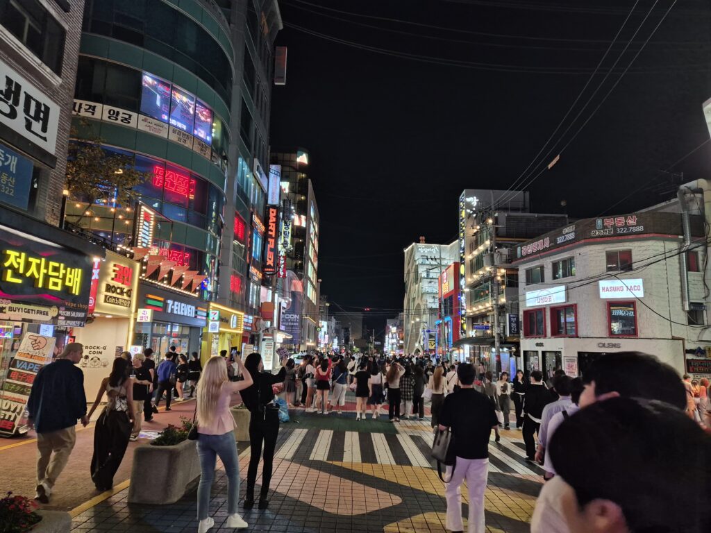 Hongdae Street in Korea, the fashion center of Seoul. I recommend it as ...