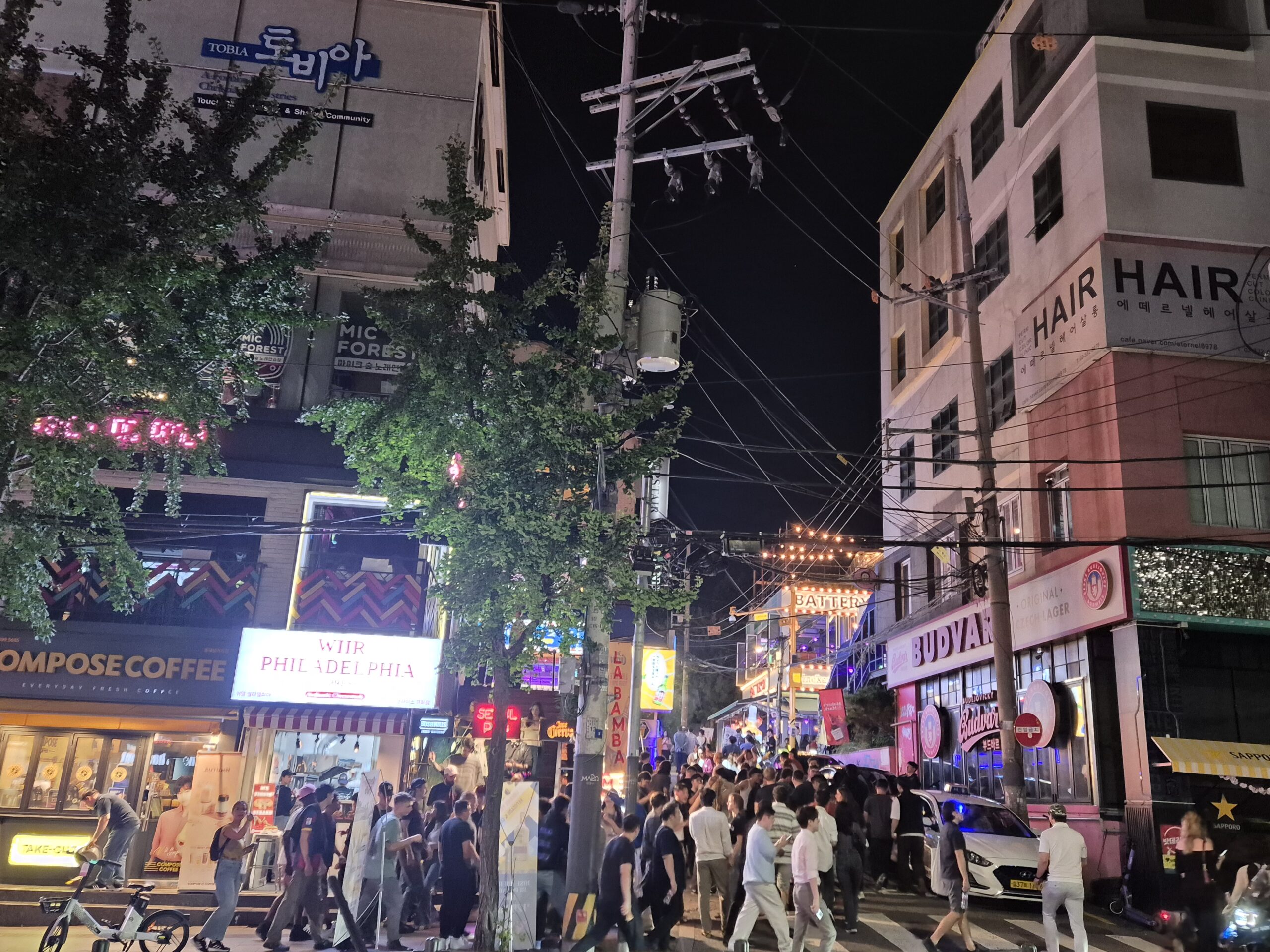 Hongdae Street in Korea, the fashion center of Seoul. I recommend it as ...